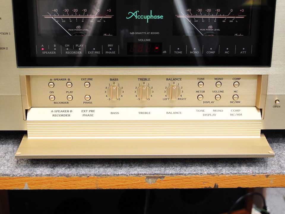 E-560 Accuphase - 中古オーディオ 高価買取・販売 ハイファイ堂